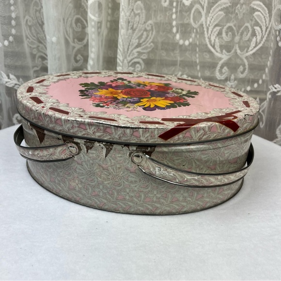 Vintage | Storage & Organization | Vintage Metal Biscuit Tin Sewing ...